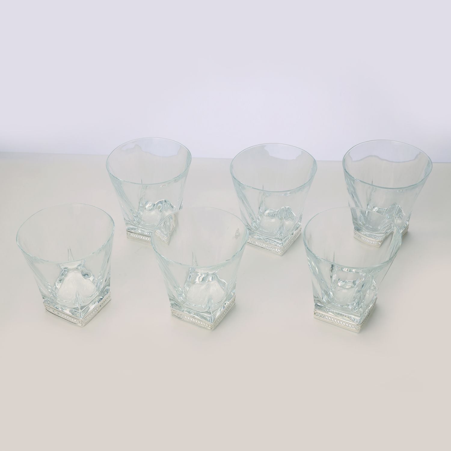 V Shape Whiskey Glass With Silver Detail – stylivingindia